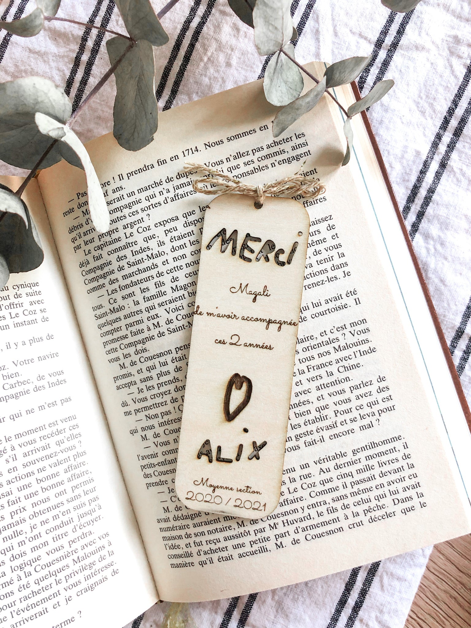Marque page en bois personnalisé – Lespimpeurs